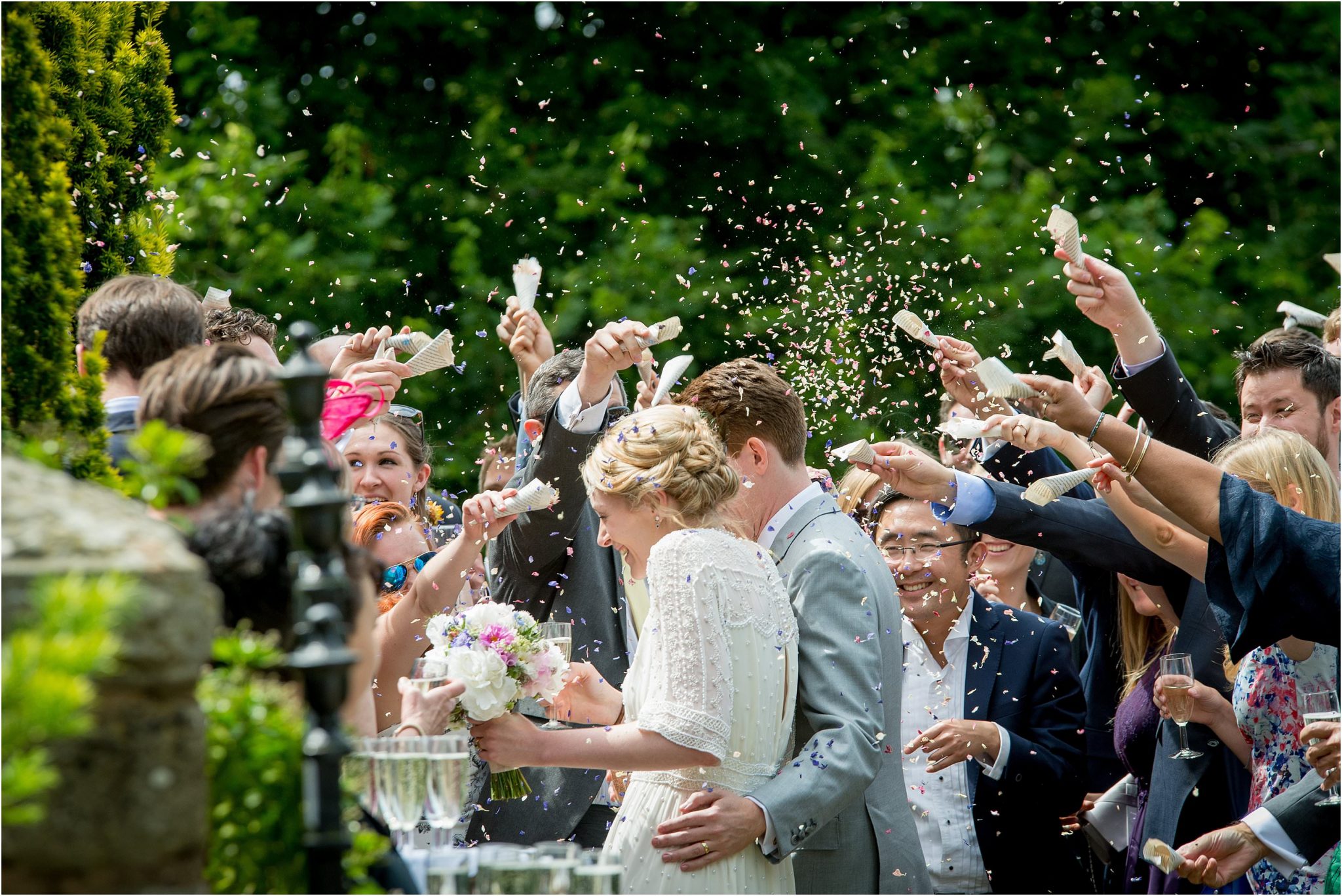 THE BEST CONFETTI PHOTO - TOP TIPS - Marta May Photography THE MAYS
